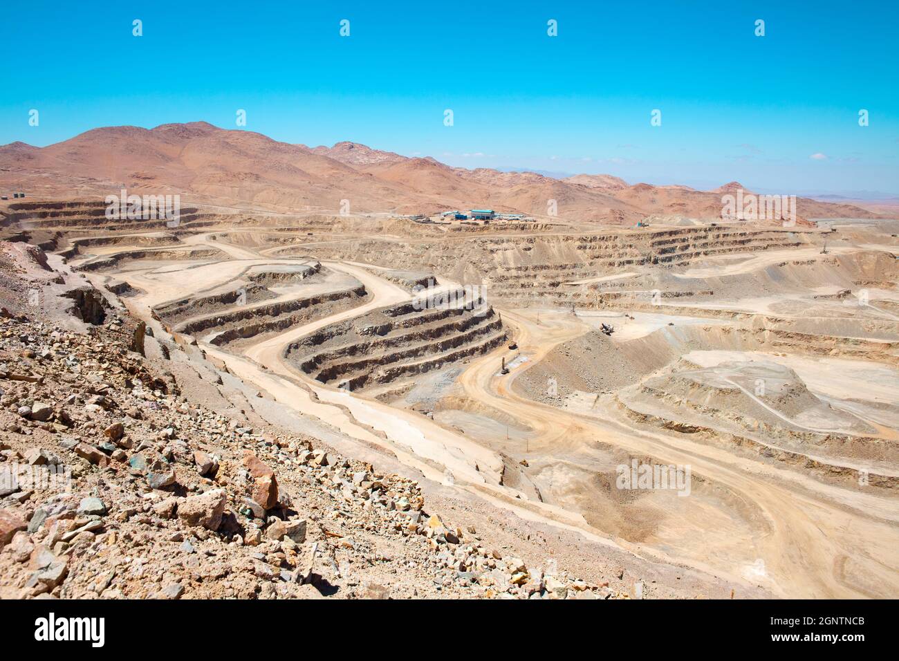View from above of the pit of an open-pit copper mine in Chile Stock Photo - Alamy