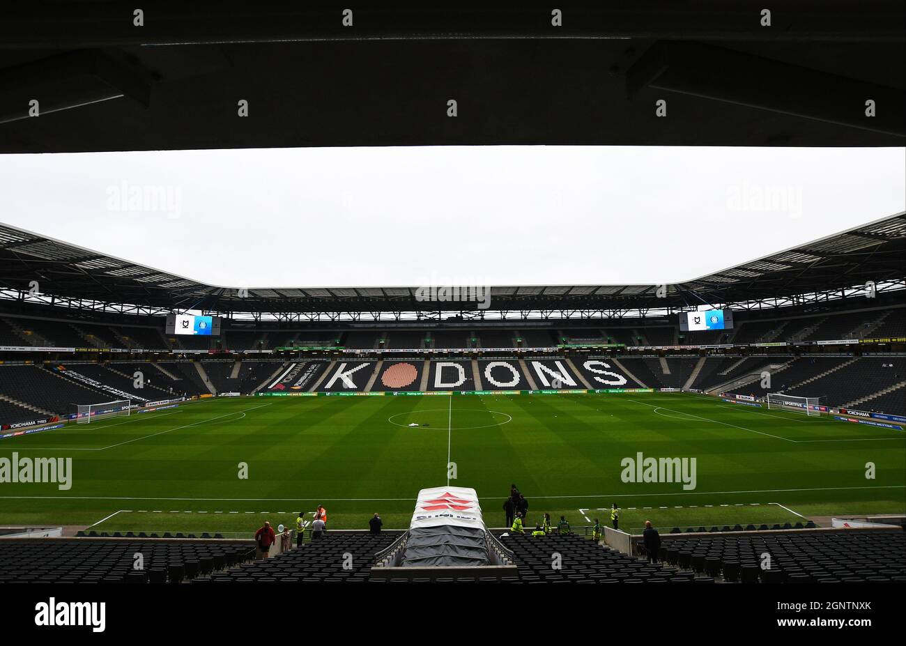 Football soccer mk dons hi-res stock photography and images - Alamy