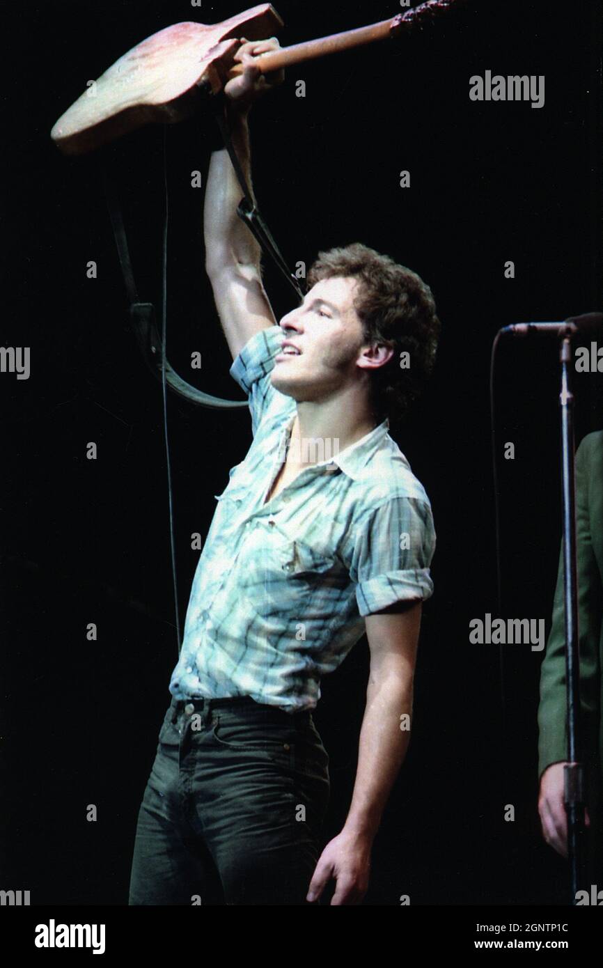 Bruce springsteen 1980s hi-res stock photography and images - Alamy