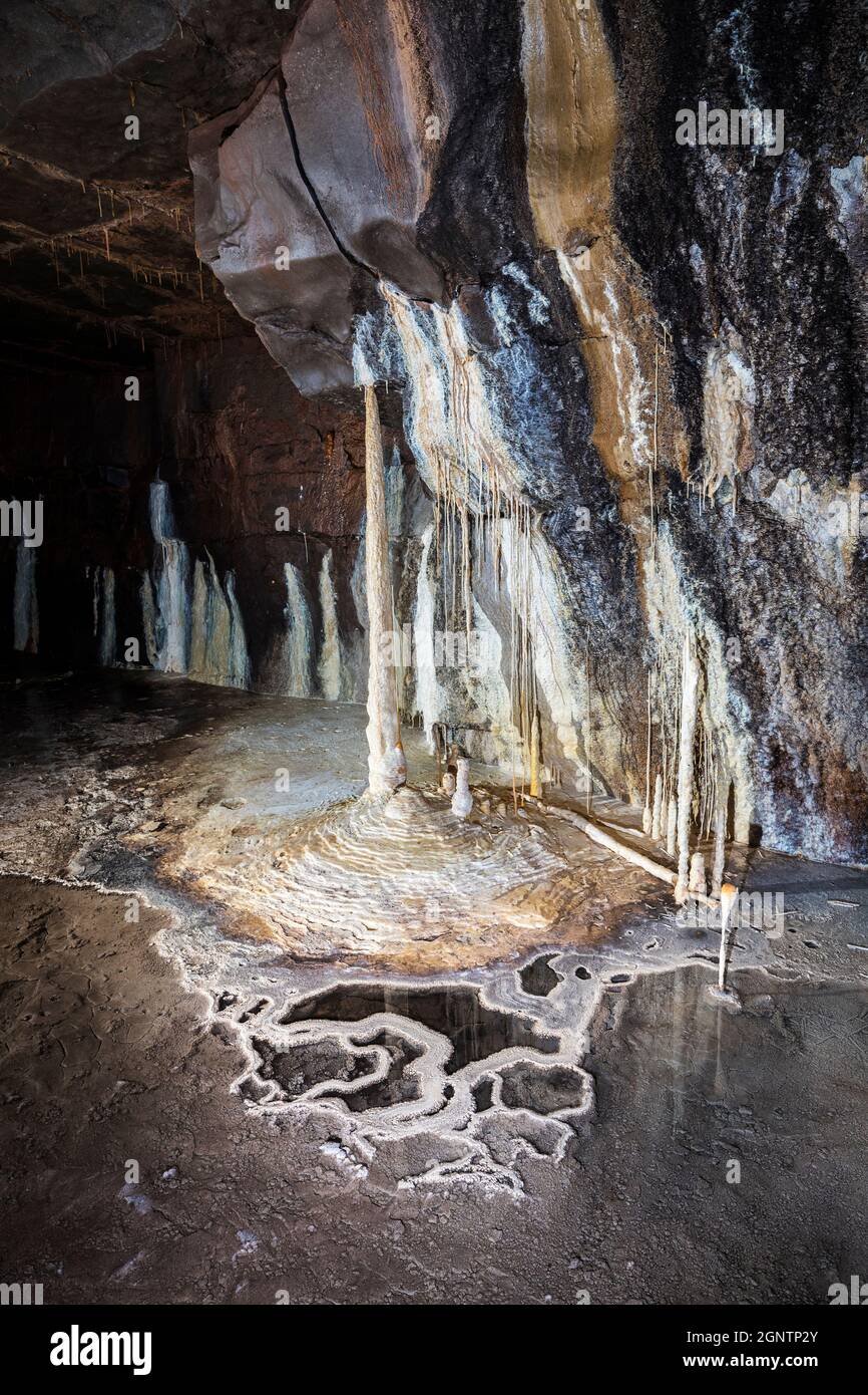Cave columns hi-res stock photography and images - Alamy