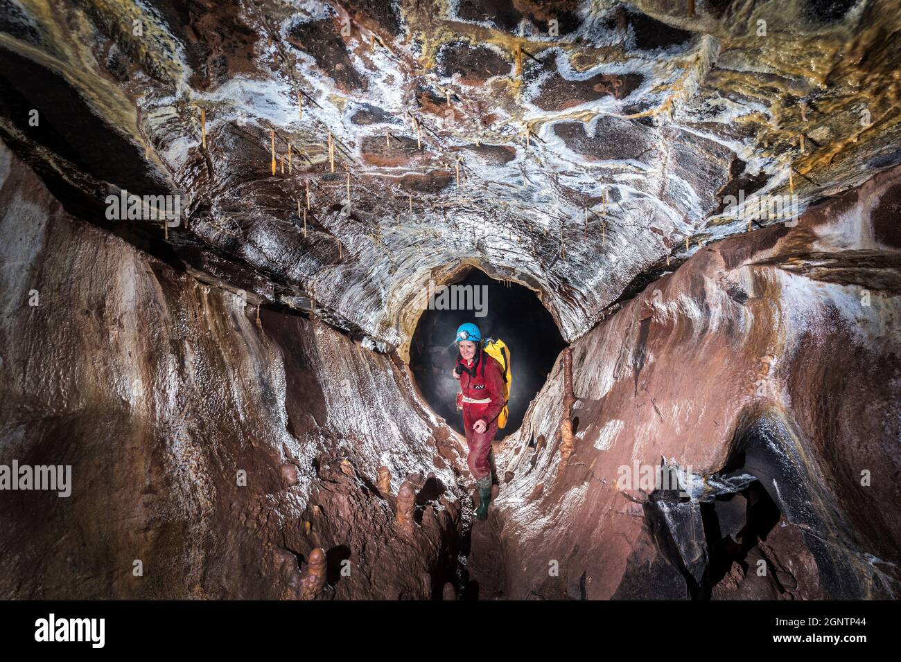 Caving in Ogof Ffynnon Ddu, Wales, UK Stock Photo - Alamy