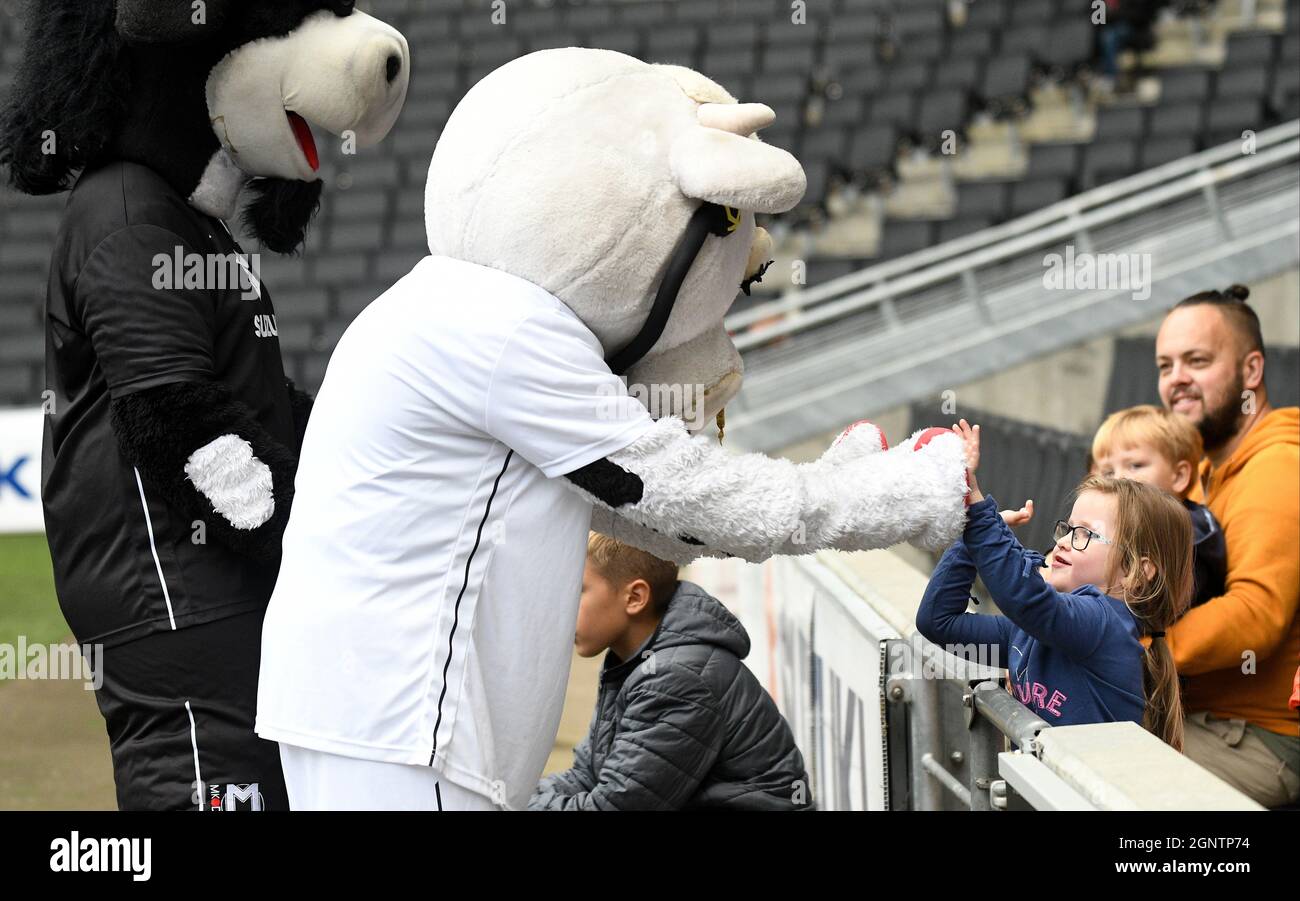 MILTON KEYNES, ENGLAND - SEPTEMBER 25, 2021: A young fan salutes the ...