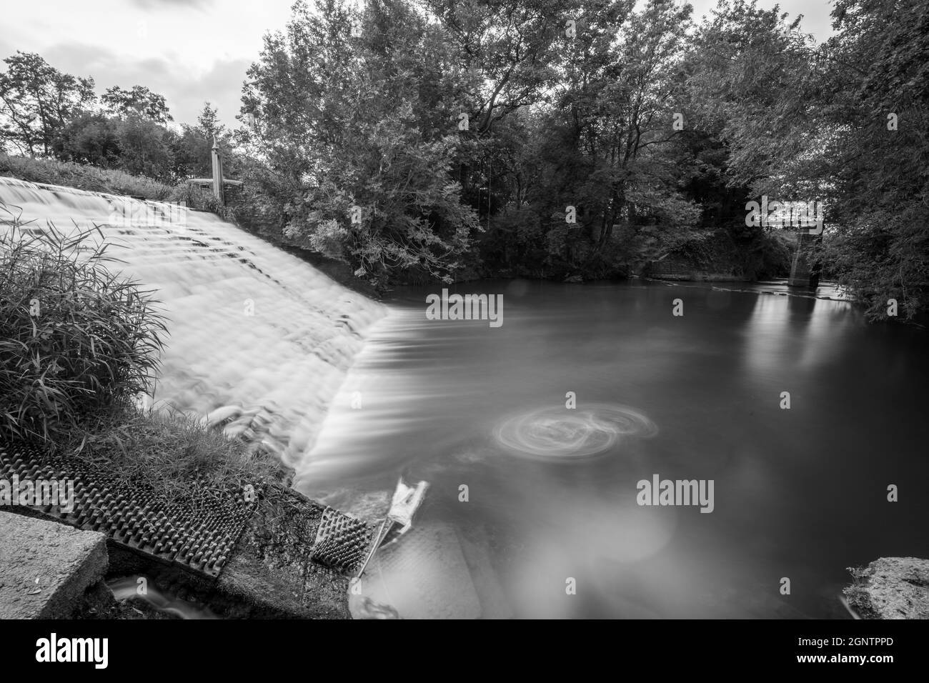 Long exposure of the River Brue flowing through the weir at West ...