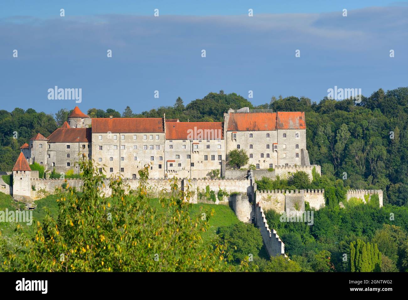 Burghausen castle burghausen bavaria germany hi-res stock photography ...