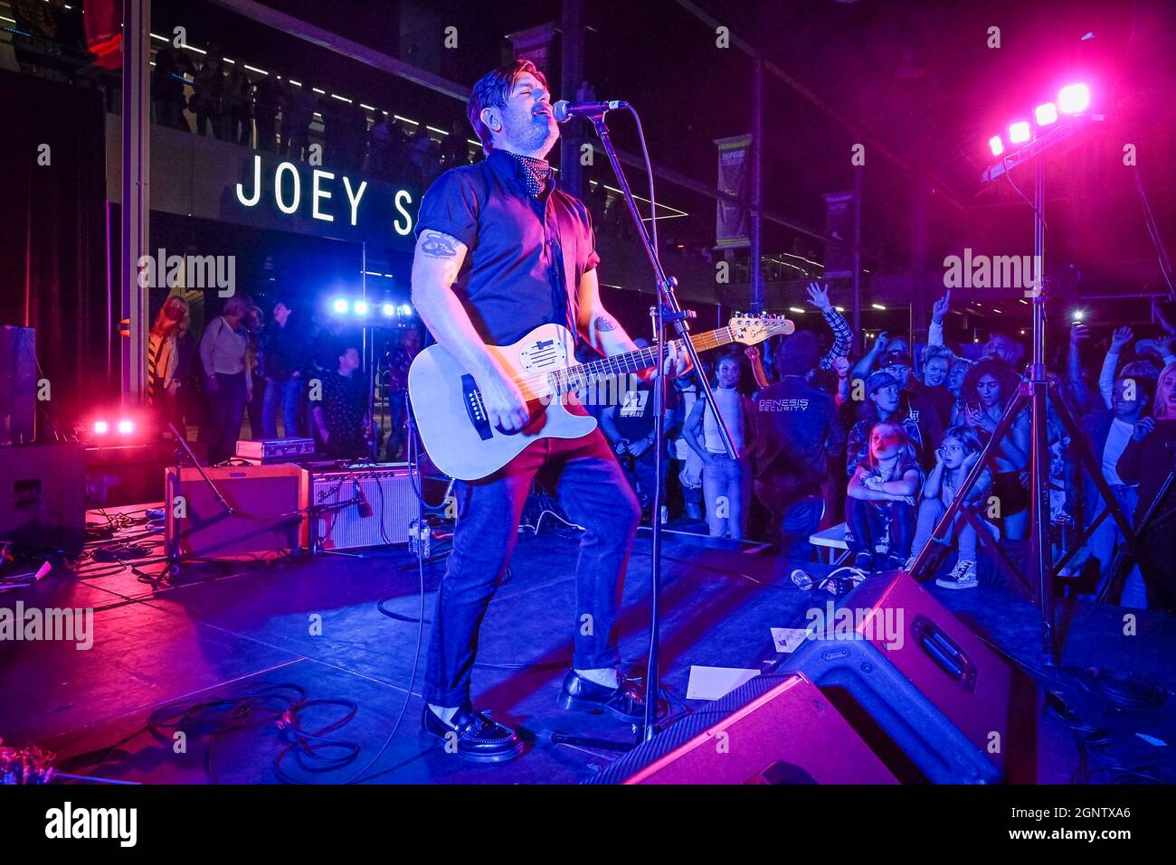 Jay malinowski of bedouin soundclash hi-res stock photography and ...