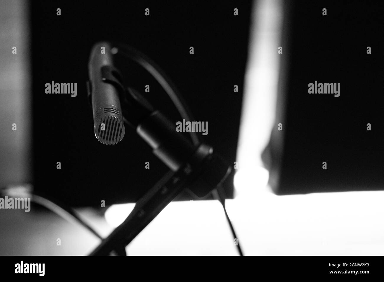 Small condenser overhead mic hi-res stock photography and images - Alamy