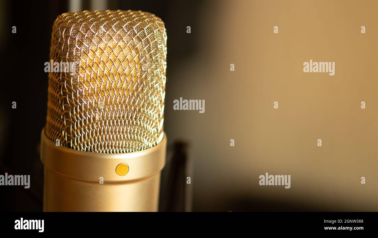 Microphone large diaphragm hi-res stock photography and images - Alamy