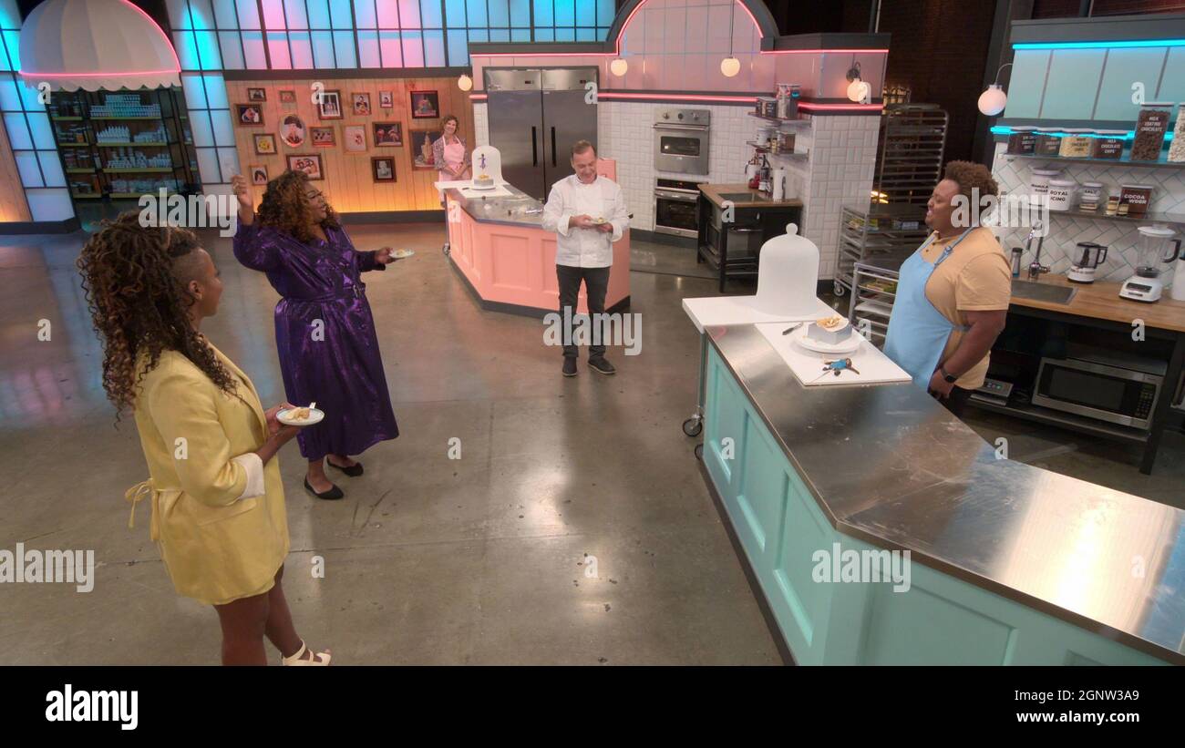 NAILED IT!, from left: guest Sasheer Zamata, host Nicole Beyer, judge ...