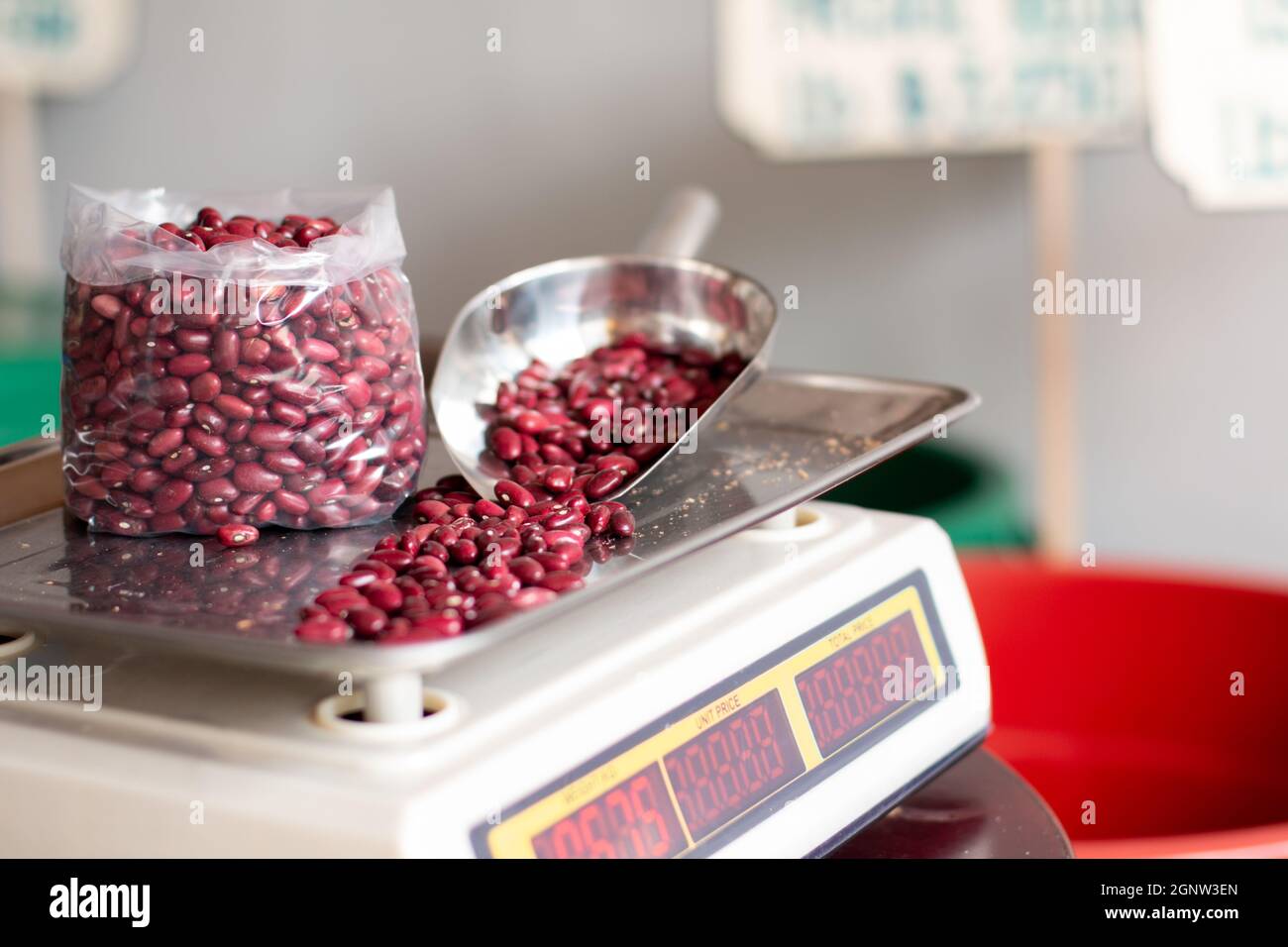 Grain weight scale hi-res stock photography and images - Alamy