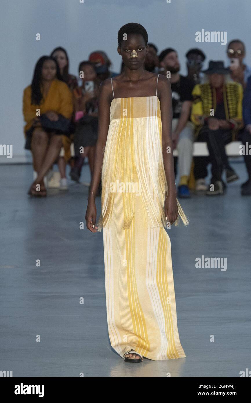 A model walks the runway during the Kenneth Ize Womenswear Spring ...