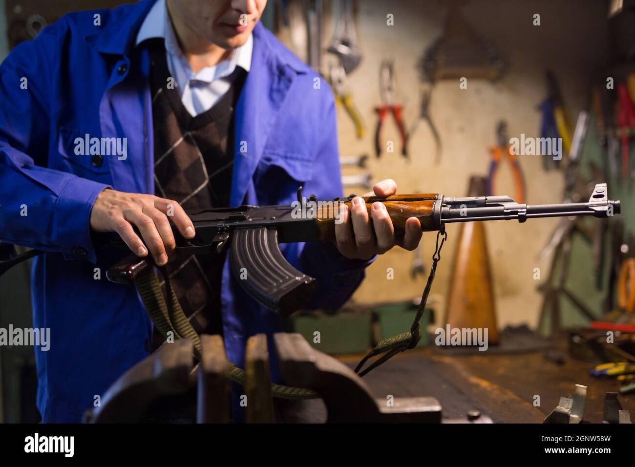 Machine gun disassembly hi-res stock photography and images - Alamy
