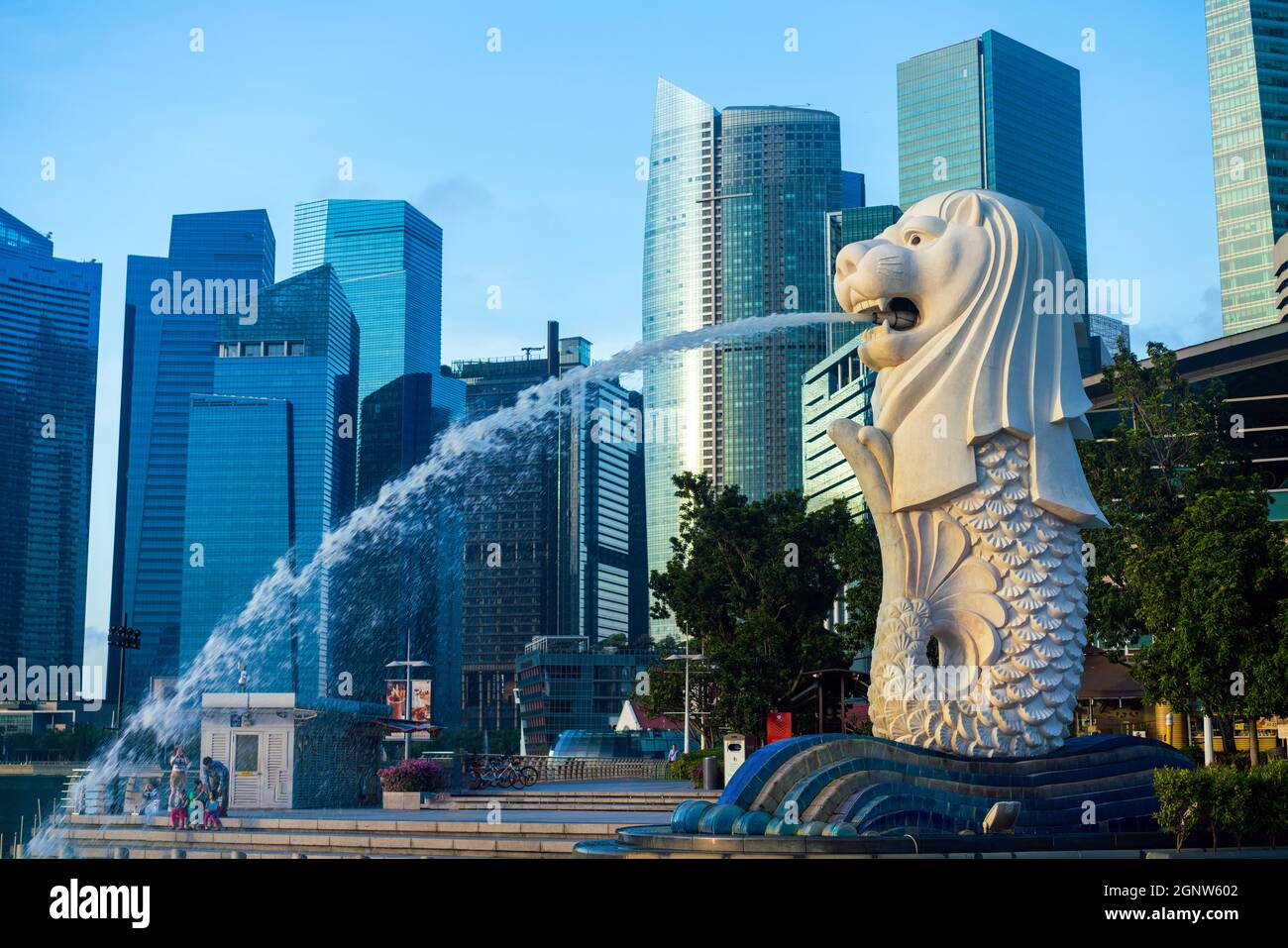 Singapore city in the morning light, the Merlion Statue Stock Photo - Alamy