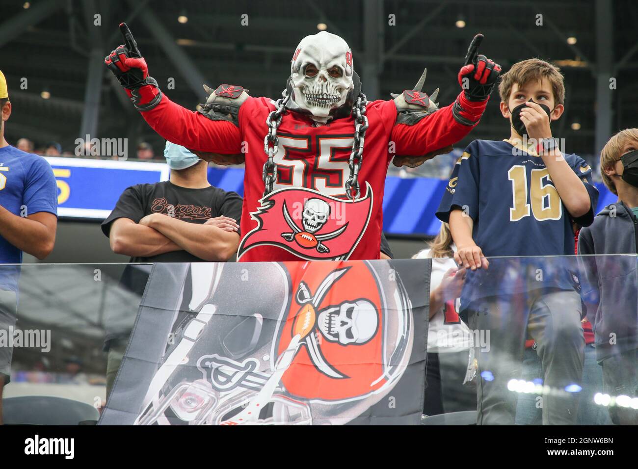 Buccaneers fan cheers hi-res stock photography and images - Alamy