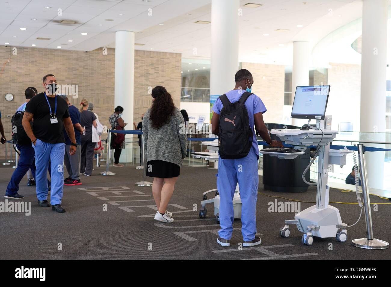 New York, New York, USA. 27th Sep, 2021. Bellevue Hospital employees ...