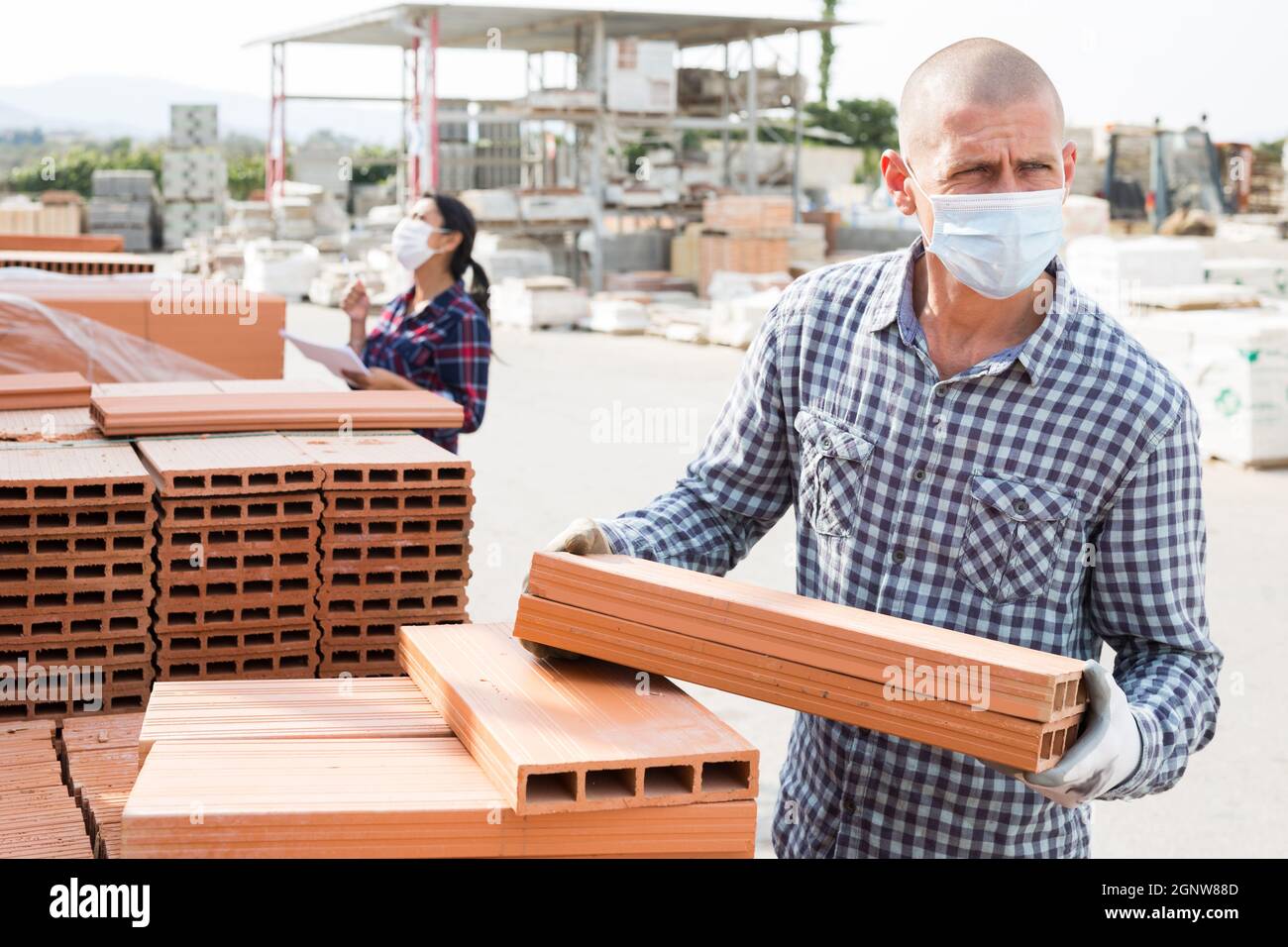 Man arranging bricks hi-res stock photography and images - Alamy