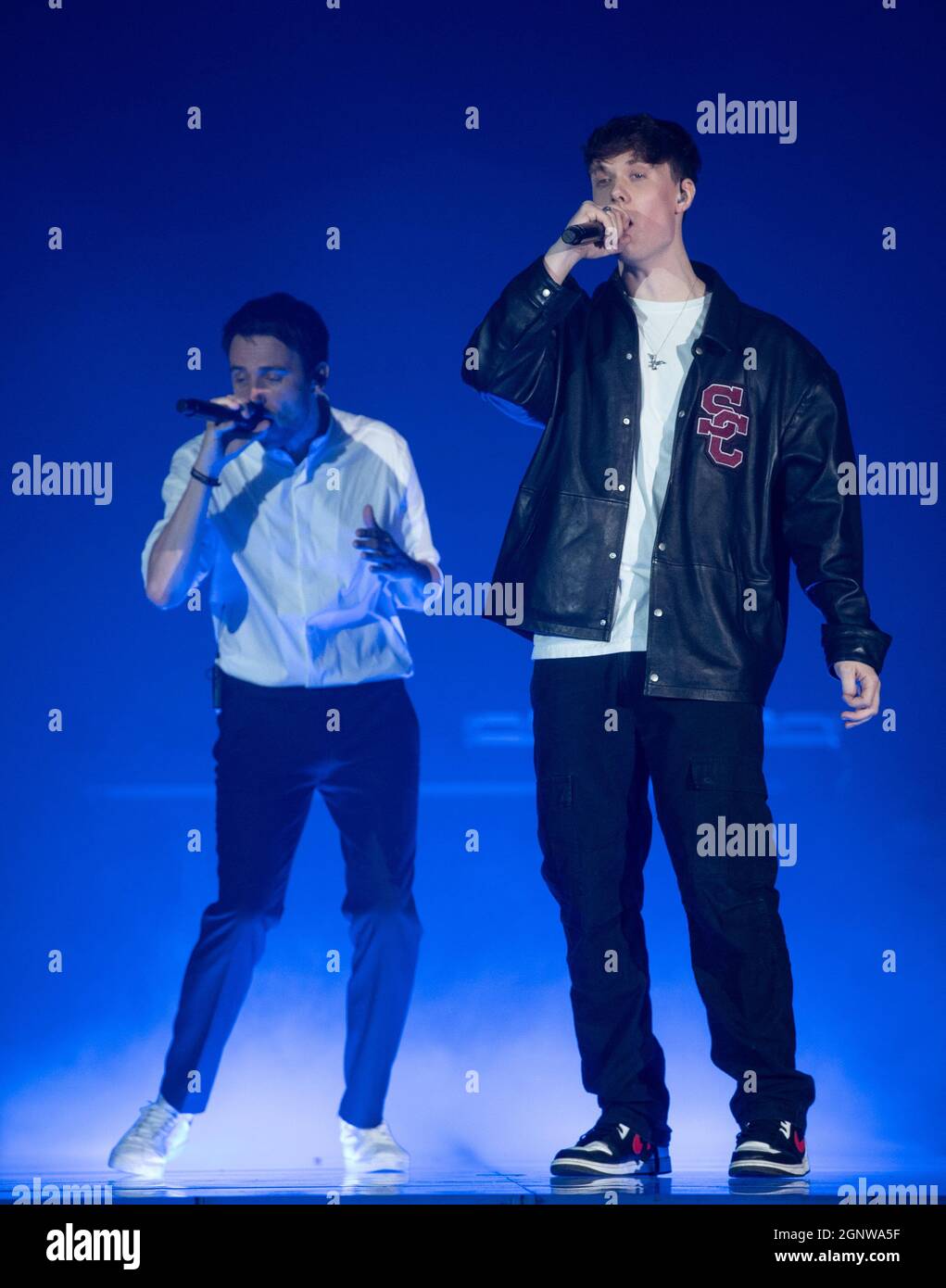 Leipzig, Germany. 22nd Sep, 2021. The singer Clueso (l) is on stage ...