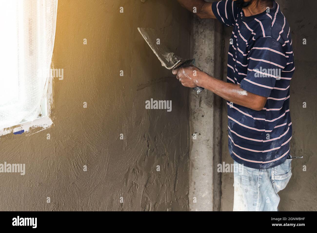worker man's hand plastering a wall with trowel Stock Photo - Alamy