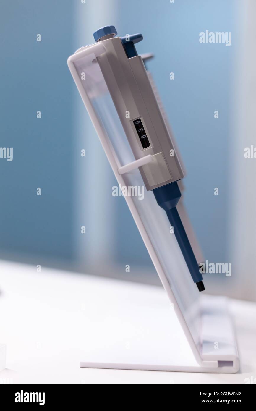 Micro instrument hi-res stock photography and images - Alamy