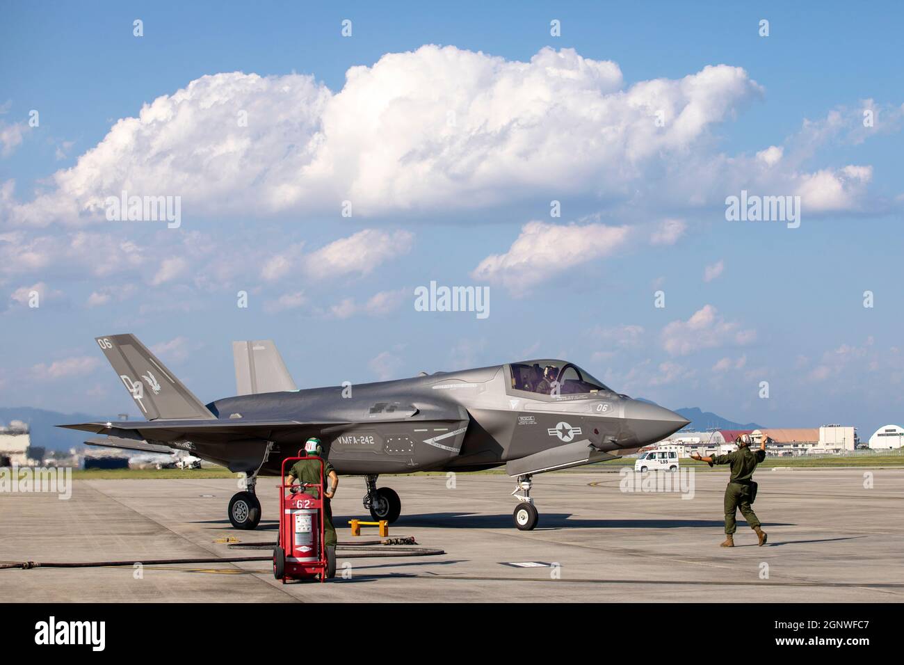 A U.S. Marine assigned to Marine Heavy Helicopter Squadron (HMH) 462 ...