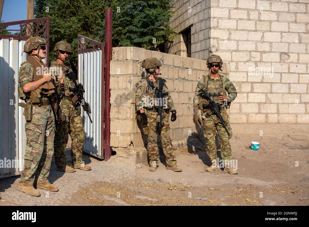 U.S. Soldiers assigned to Charlie Company, 173rd Infantry Battalion ...