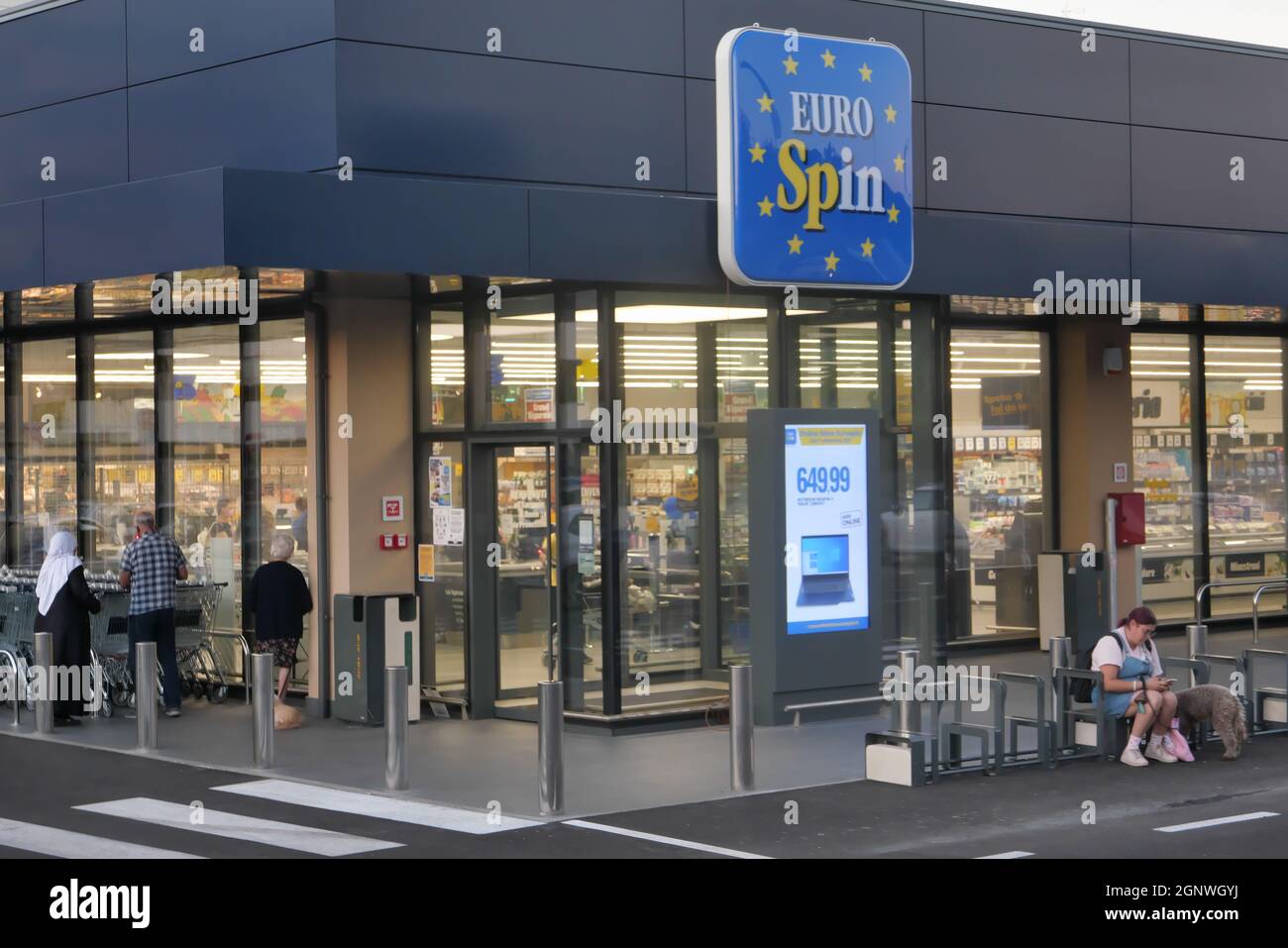 EURO SPIN FOOD MEGA STORE ENTRANCE Stock Photo - Alamy