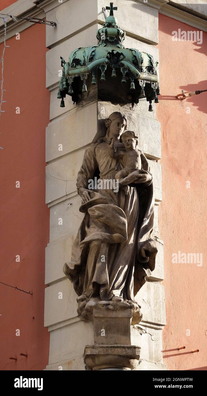 Virgin Mary with baby Jesus, statue on the house facade in Graz, Styria ...