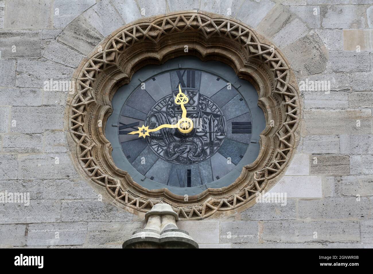 Clock stephansdom vienna hi-res stock photography and images - Alamy