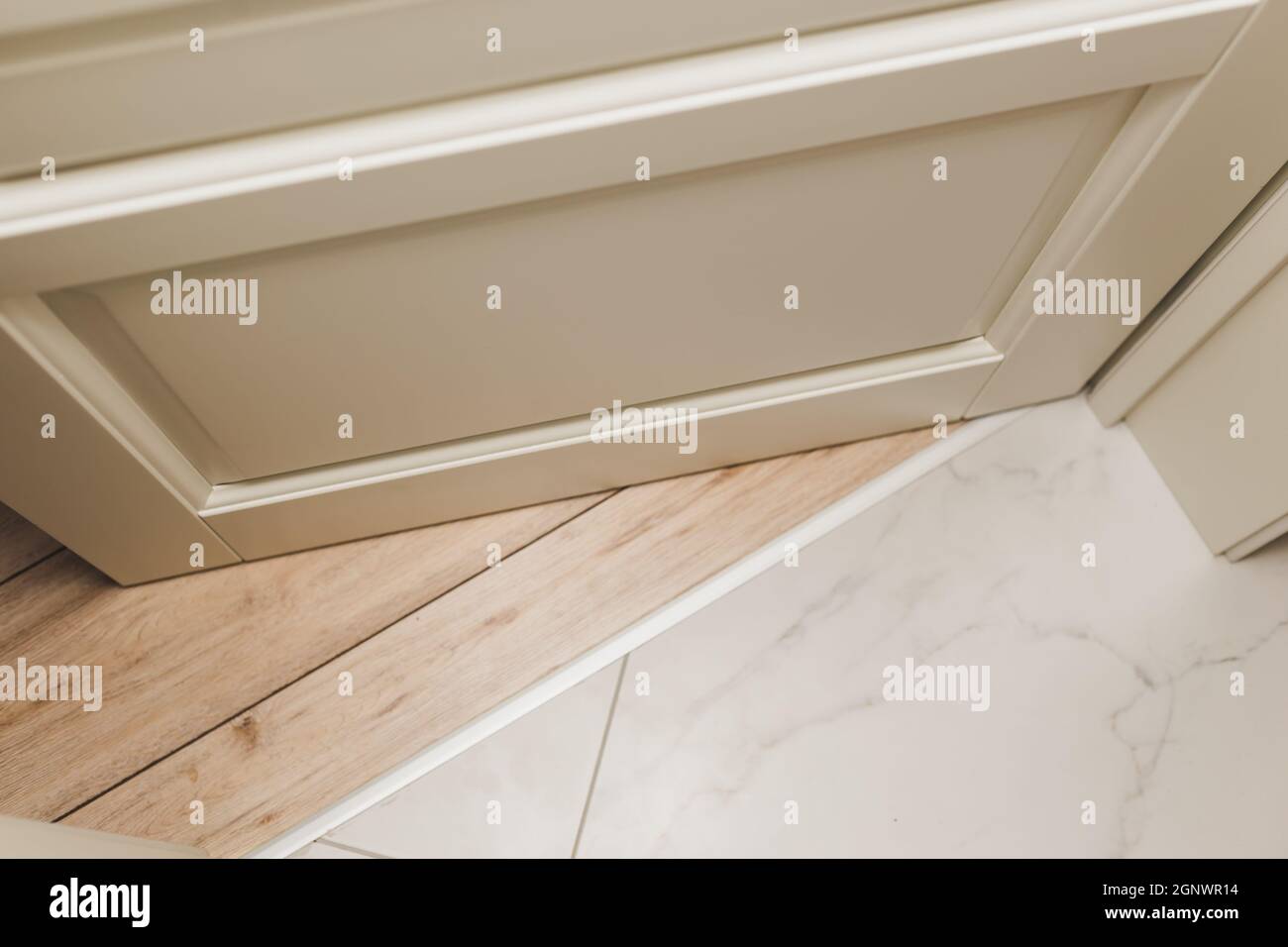 aluminum threshold between ceramic tiles and parquet Stock Photo - Alamy