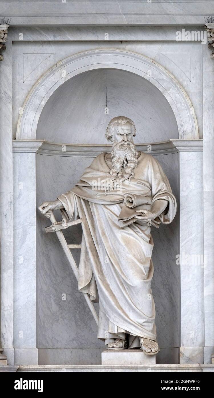Saint Paul statue in front of the basilica of Saint Paul Outside the ...