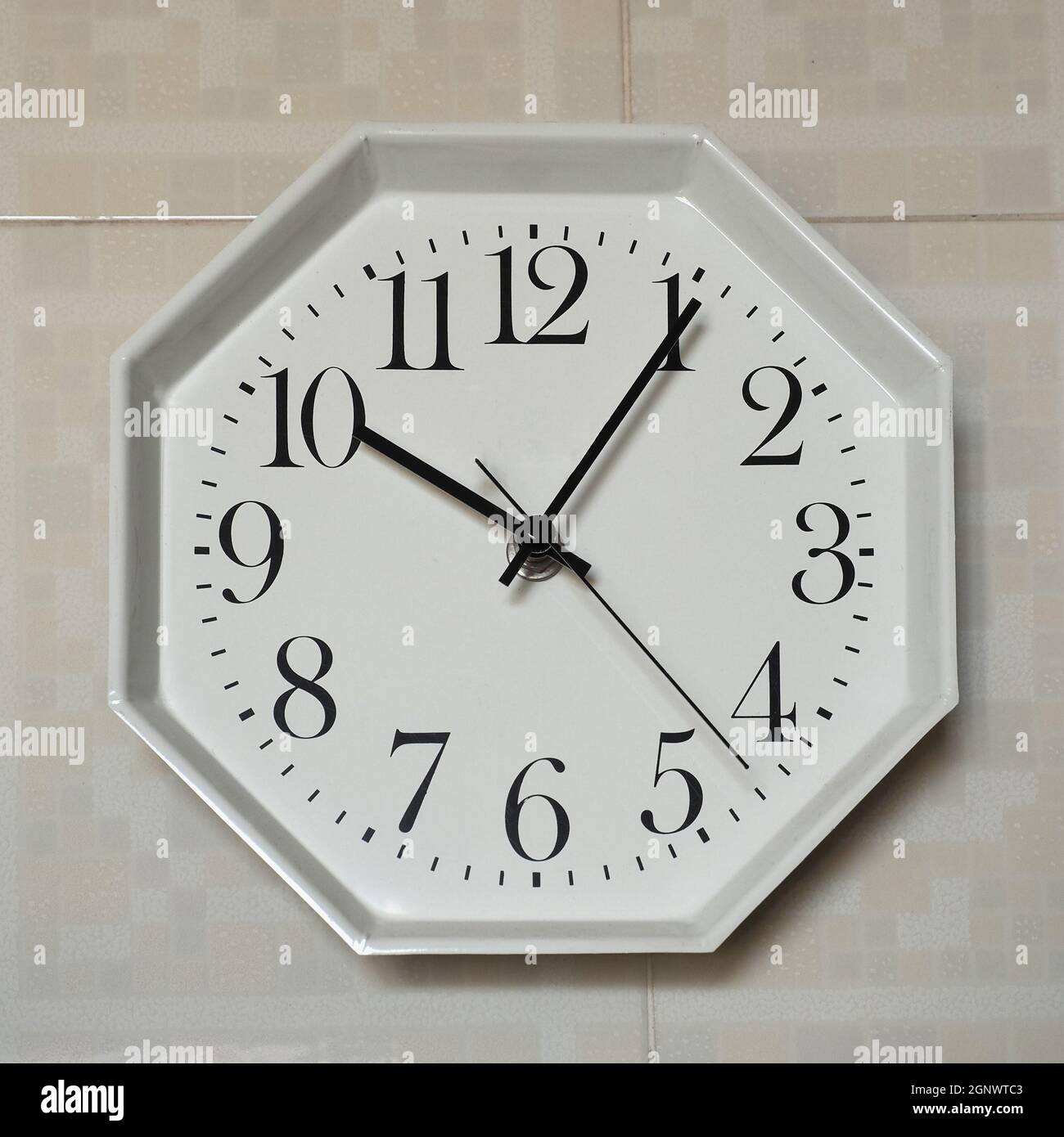 Five past ten hi-res stock photography and images - Alamy