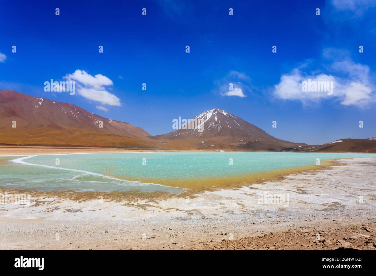 Laguna Verde landscape,Bolivia.Beautiful bolivian panorama.Green lagoon ...