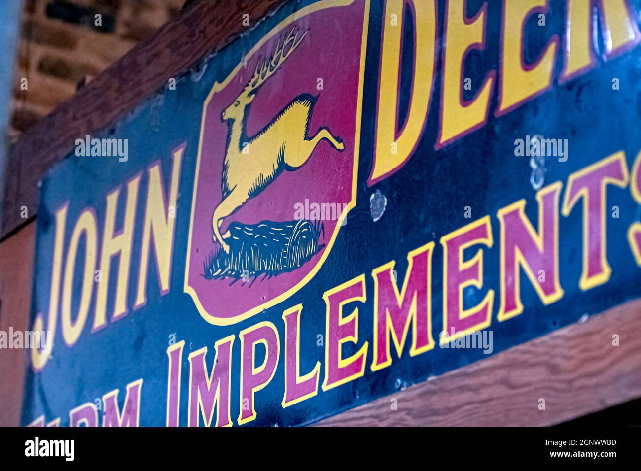 Vintage hardware store sign hi-res stock photography and images - Alamy