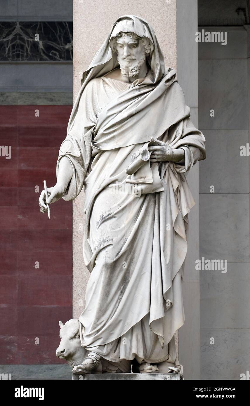Saint Luke statue in front of the basilica of Saint Paul Outside the ...