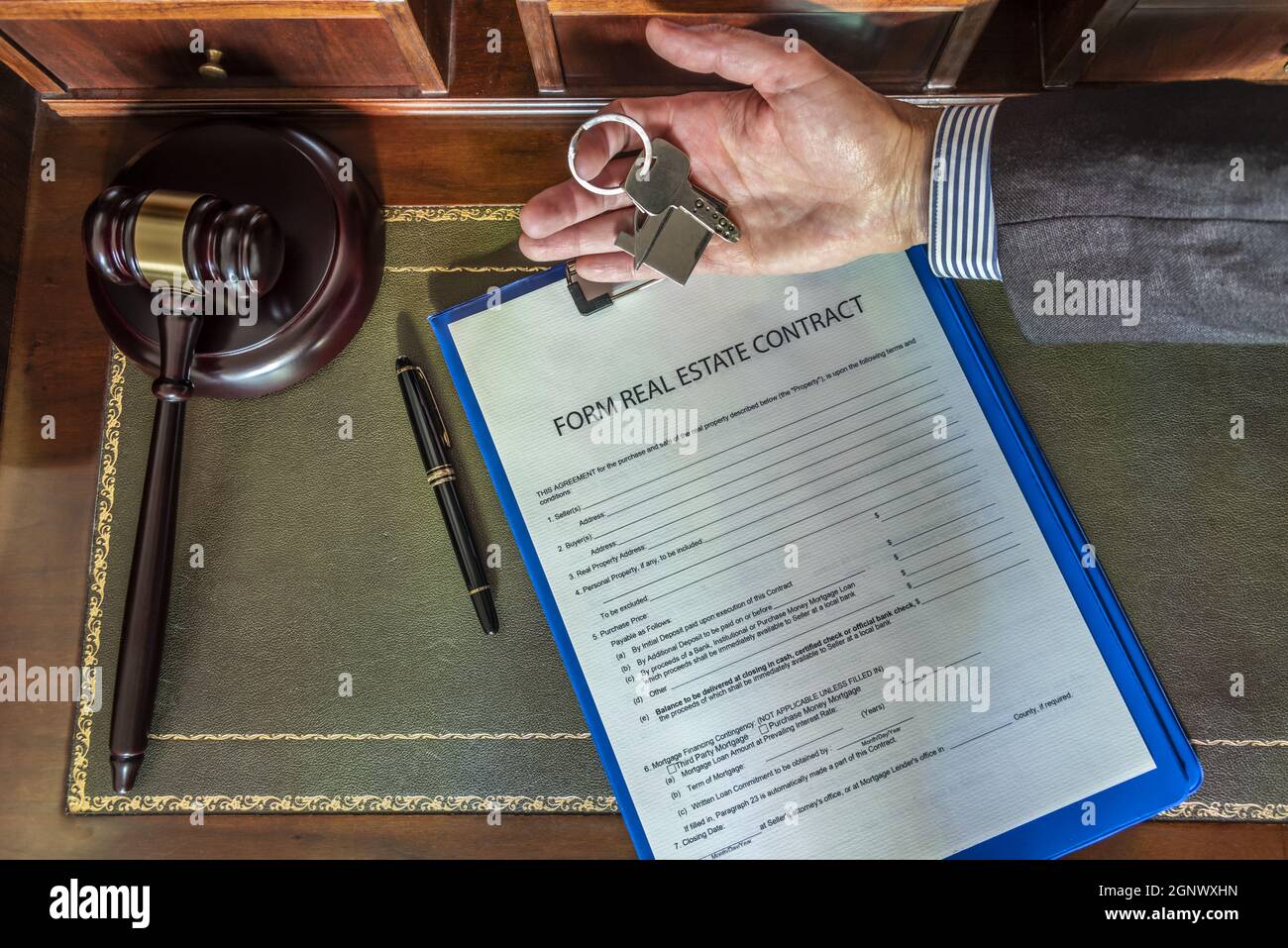Real estate signature hi-res stock photography and images - Alamy