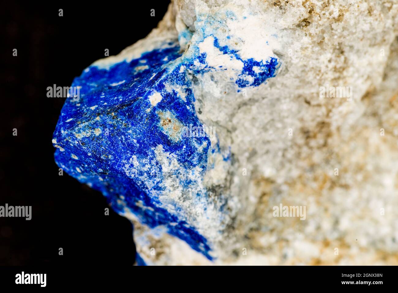 Lapis lazuli healing stone hi-res stock photography and images - Alamy