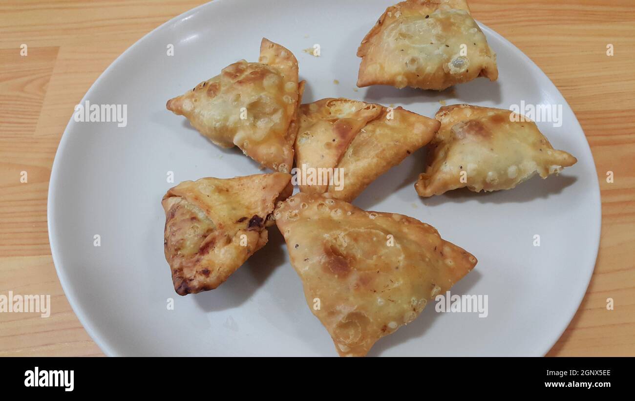 Closeup of delicious home made spicy and crunchy samosa pastries placed ...