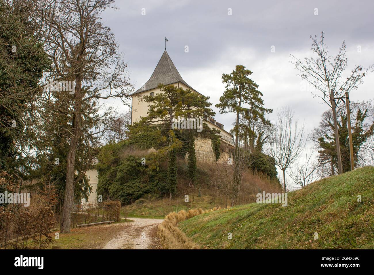 Pitten hi-res stock photography and images - Alamy