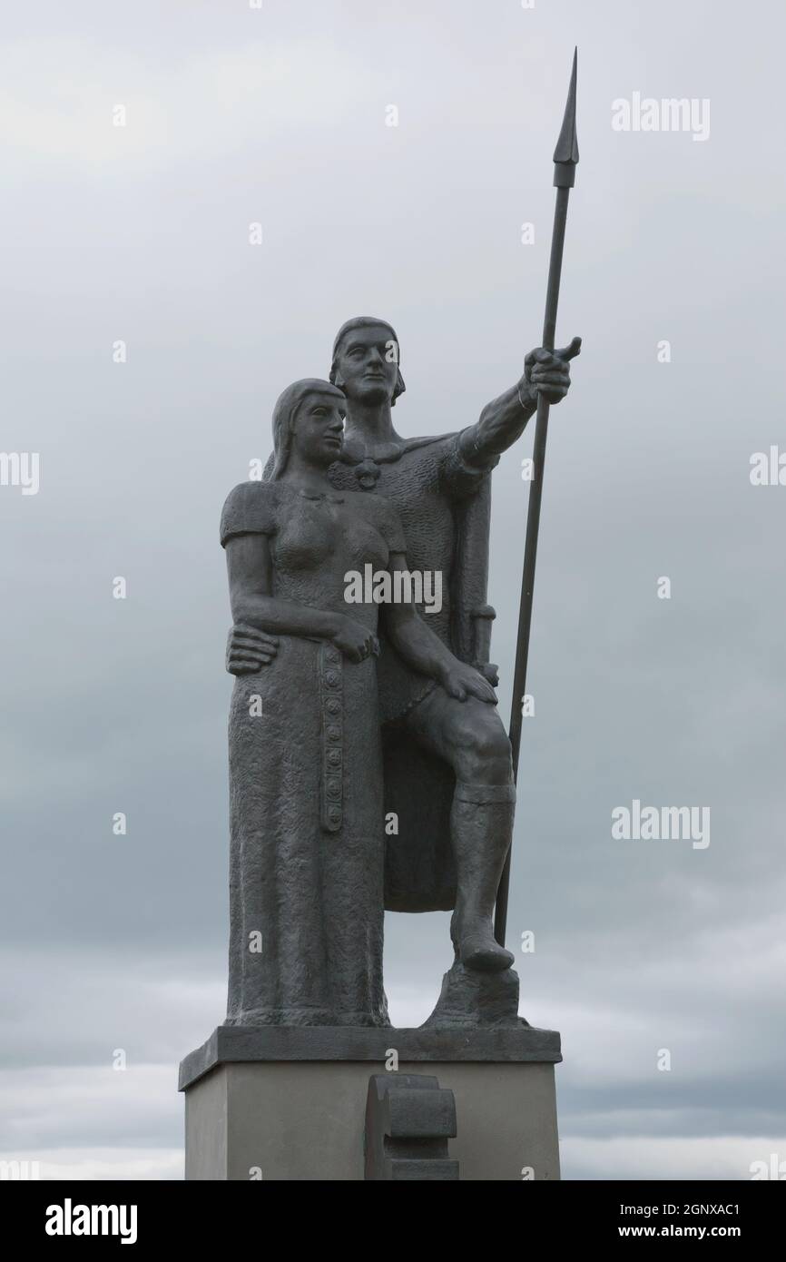 Statue of Helgi the Lean (Helgi Magri Eyvindarson), and his wife ...