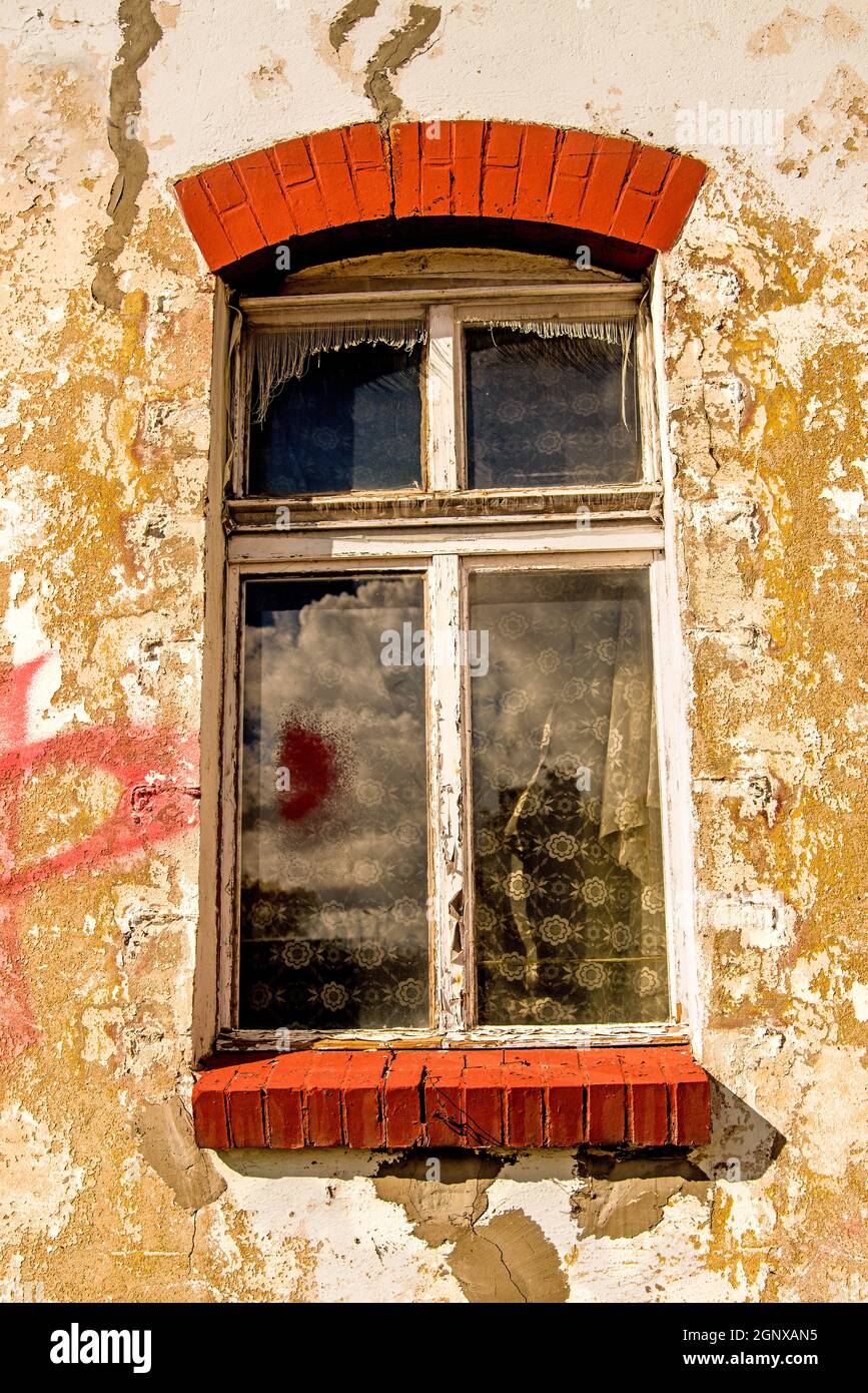 old window of a house Stock Photo - Alamy