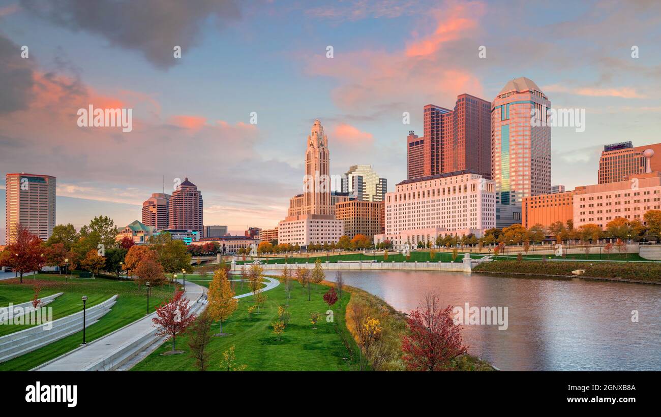 View of downtown Columbus Ohio Skyline at twilight Stock Photo - Alamy