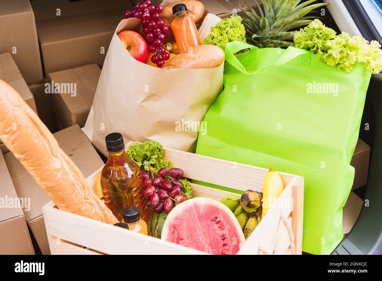 Fruit vegetable delivery van in hi-res stock photography and images - Alamy