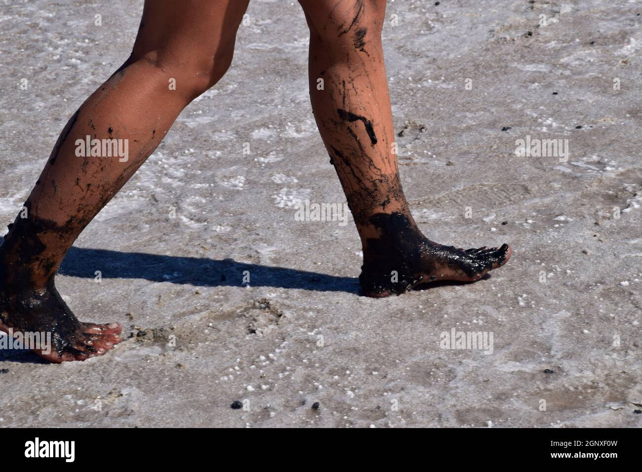 Woman mud knee hi-res stock photography and images - Alamy