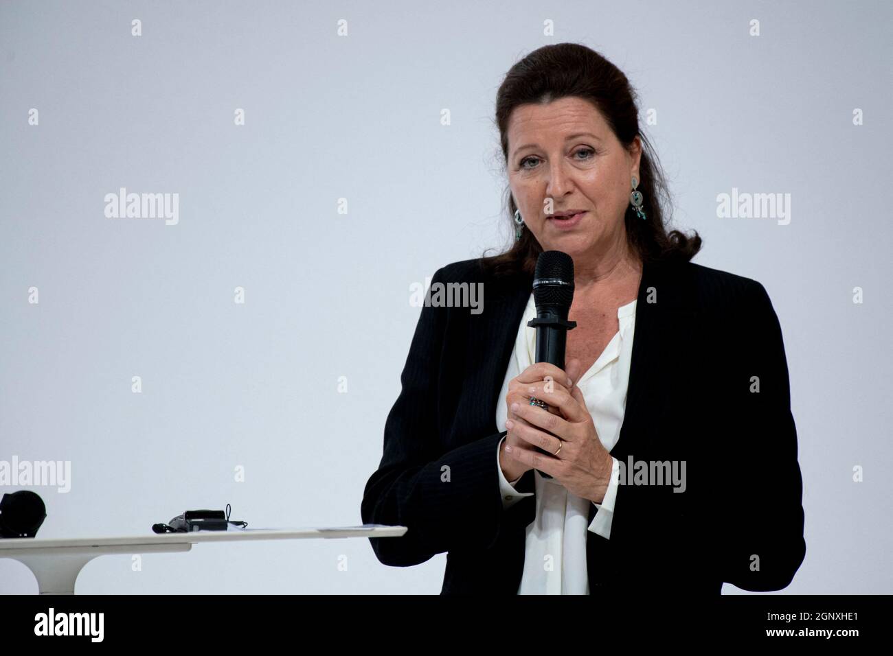 Agnes buzin hi-res stock photography and images - Alamy