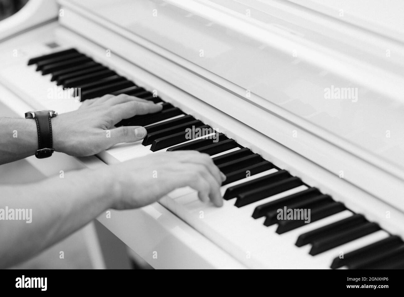 Man plays synthesizer on stage hi-res stock photography and images - Alamy