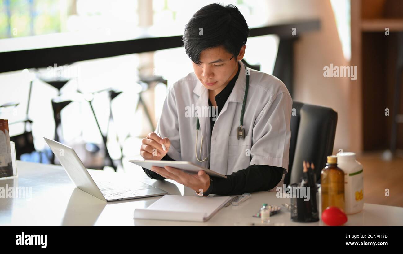 History of the patient hi-res stock photography and images - Alamy