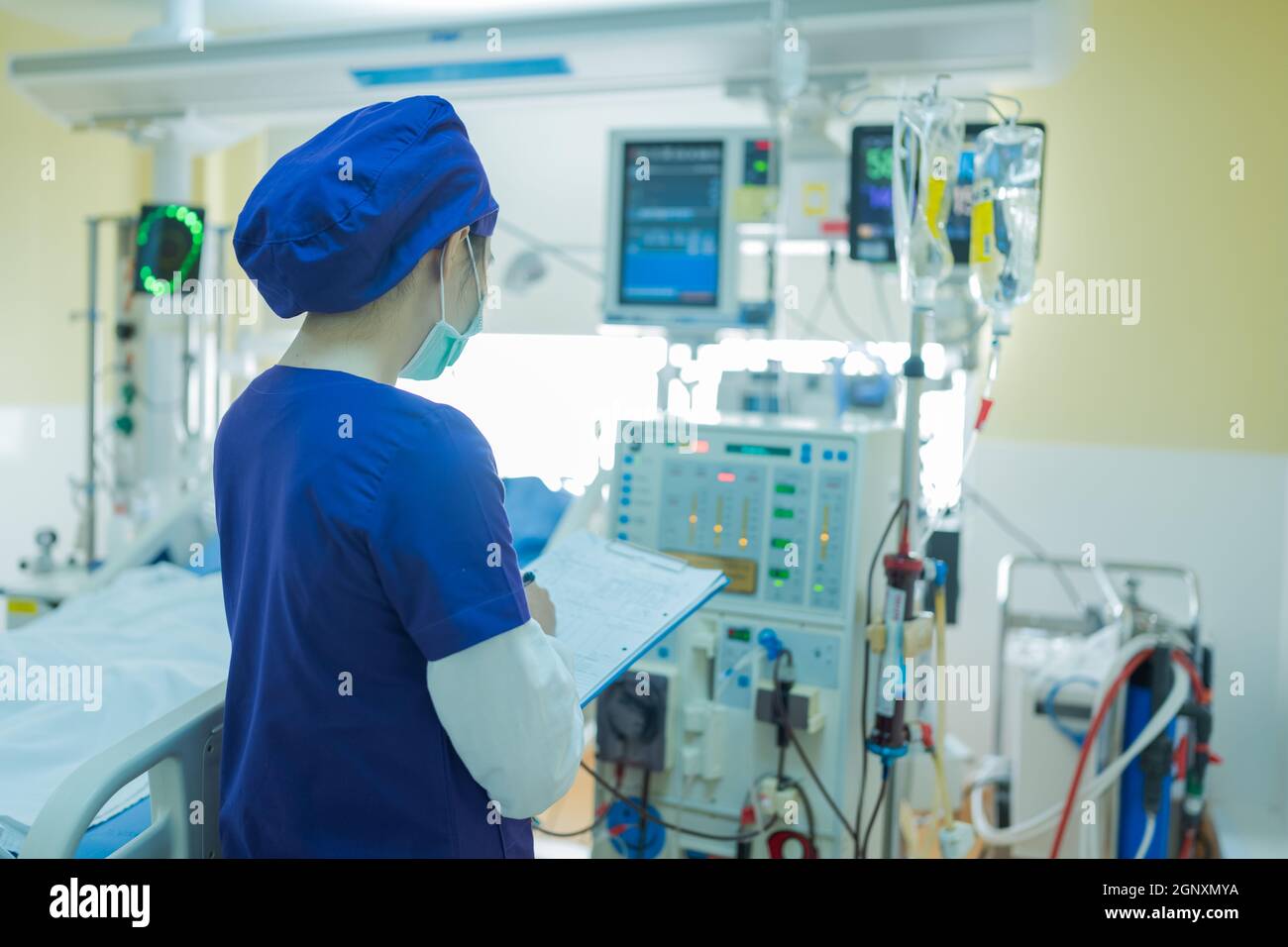 Continuous renal replacement therapy hi-res stock photography and ...