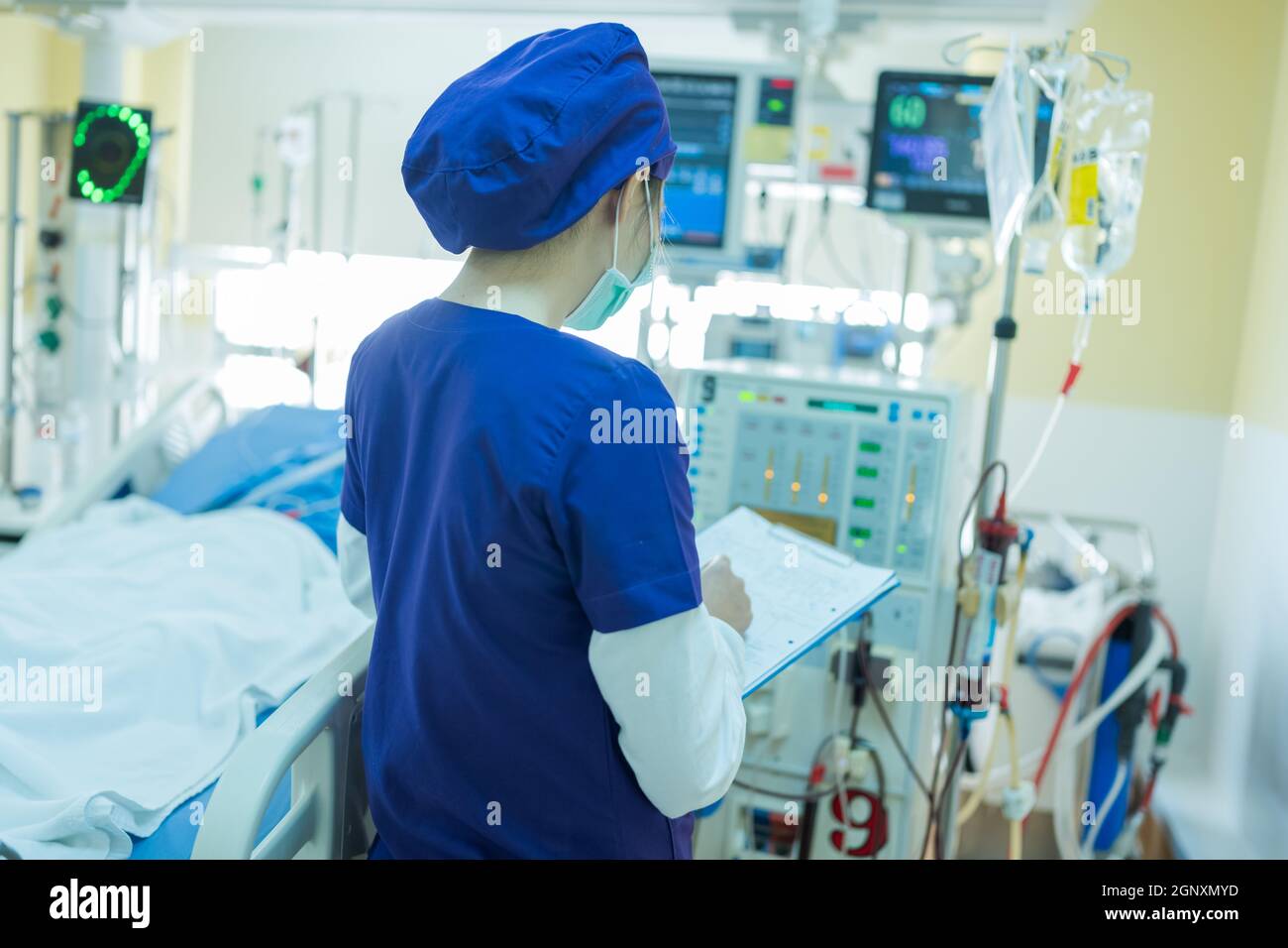 Continuous renal replacement therapy hi-res stock photography and ...