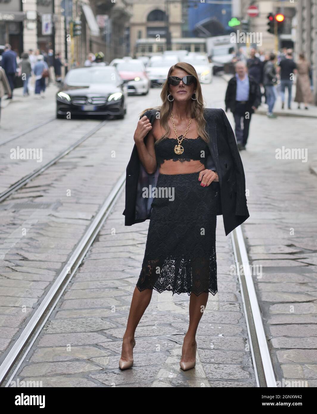 Anna Dello Russo posing for photographers before Ermanno Scervino ...