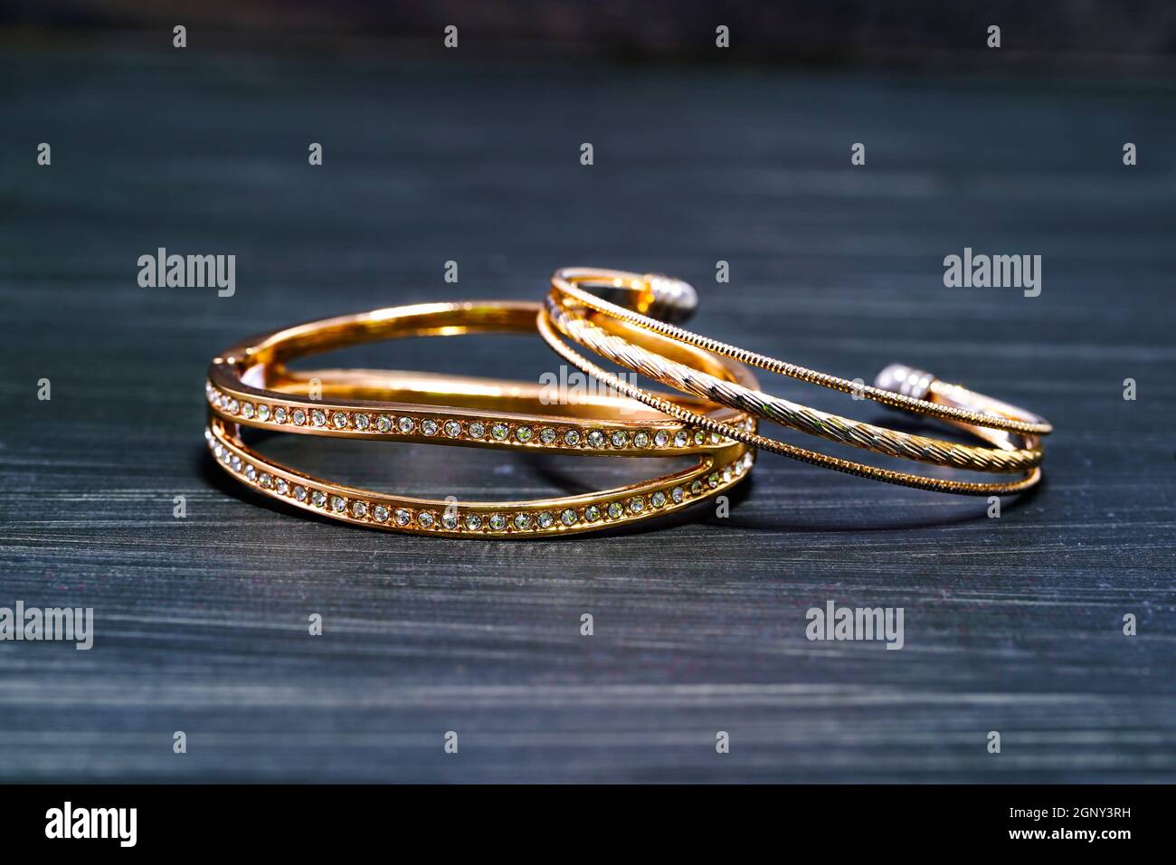 Closeup Gold ring diamond gem. Gold wedding rings with diamond Stock ...