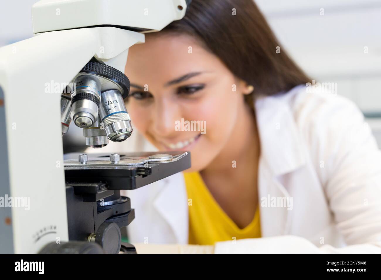 Scientist workspace hi-res stock photography and images - Alamy